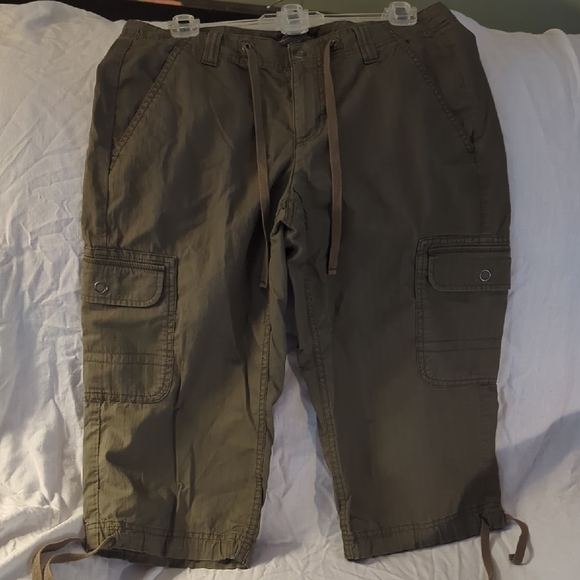 Eddie Bauer | Pants & Jumpsuits | Eddie Bauer Womens Olive Cargo Capri ...